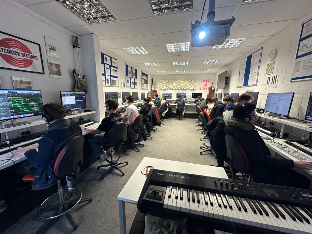 Woking College | Surrey | Music Tech gets a brand new suite of M4 Macs